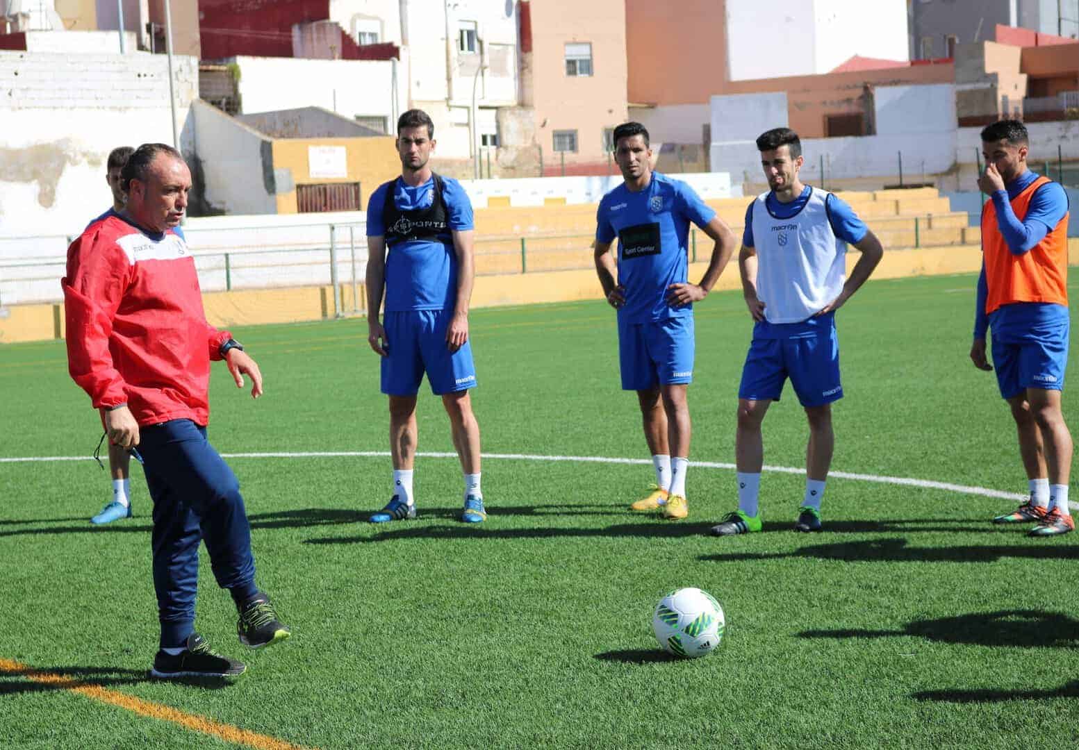 Los azulinos preparan con dedicación sus pasos - UD Melilla