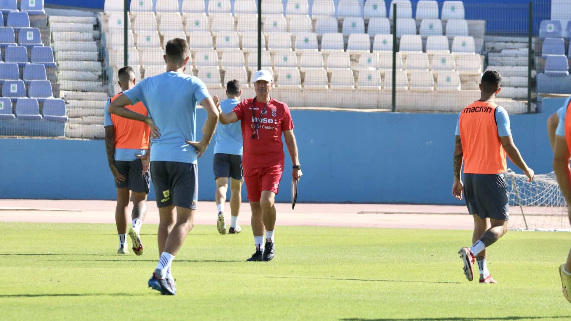 La plantilla centrada de nuevo en la liga - UD Melilla