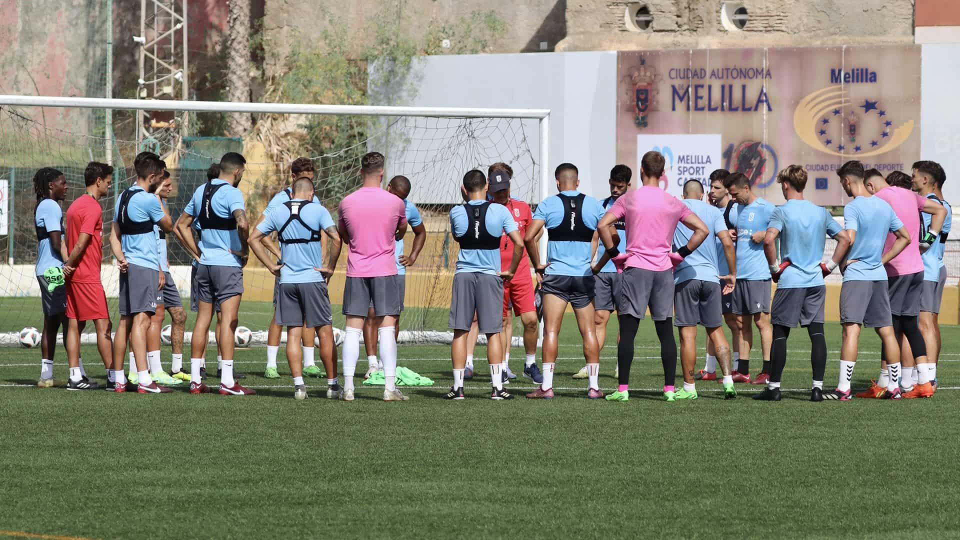 Los azulinos centrados en su visita a Mérida - UD Melilla